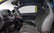Abarth 500e Limousine 42 kWh Turismo (2026) vs Volvo XC90 B5 AWD Core ...