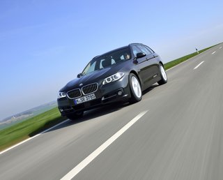 BMW Series 5 Touring 528i (2014) vs Honda Accord Hybrid (2017): в чем ...