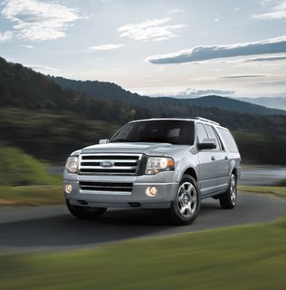 Ford Expedition XLT (2014) vs Volkswagen Multivan 2.0 TSI OPF DSG LWB ...