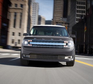 Ford Flex SE (2014) vs Nissan Quest S (2014): What is the difference?