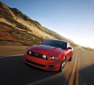 Ford Mustang V6 (2014) vs Nissan 350Z 3.5l (2007): ¿cuál es la diferencia?