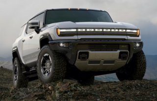 BMW X3 M50 Automatic (2025) vs GMC Hummer EV SUV Edition 1 (2023): What ...