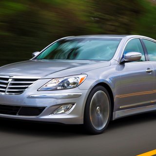 Hyundai Equus (2014) vs Hyundai Genesis (2014): What is the difference?