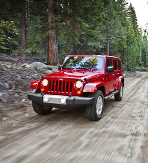 Jeep Wrangler Sport 4x4 (2014) vs Jeep Wrangler Unlimited Sport (2014 ...