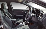 車 | Kia ProCeed 1.5 T-GDI DCT GT-line (2025) vs Suzuki Across 2.5 Plug ...