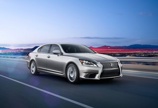 Lexus LS 460 (2014) vs Mercedes-Benz EQT 200 Long Premium Plus (2025 ...