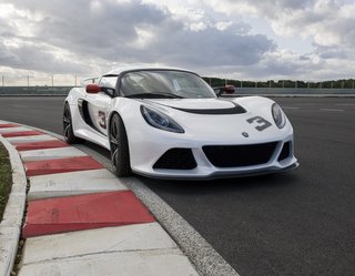 Lotus Exige S Coupe (2014) vs Volvo EC40 Single Motor Core (2025 ...