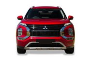 Mitsubishi Outlander 2.4 PHEV 4WD Top (2025) vs Volvo XC90 B5 D AWD ...