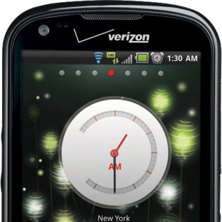 Hisense E20 vs Pantech Breakout: What is the difference?