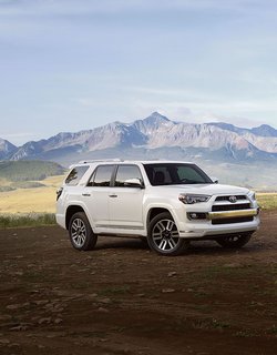 Toyota 4Runner SR5 (2014) vs Toyota Land Cruiser 2.8 D-4D First Edition ...