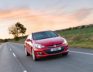 Porsche 718 Spyder RS (2024) vs Vauxhall Astra Design Sports Tourer ...