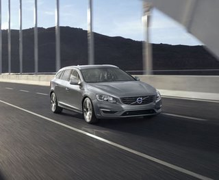 BMW i4 eDrive35 (2025) vs Volvo V60 T5 (2015): What is the difference?